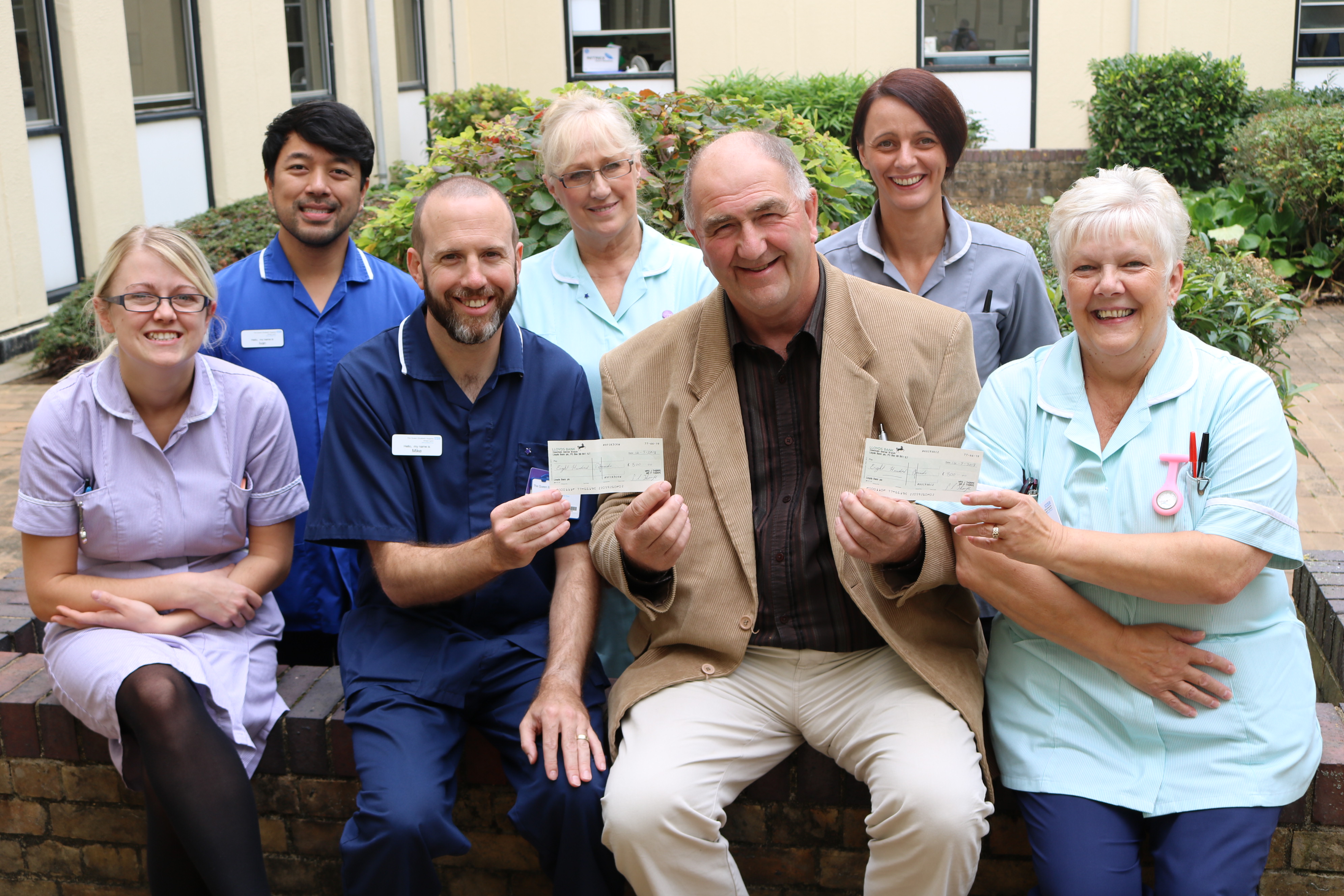 Peter fundraises for ward in memory of his wife – QEH Media Hub